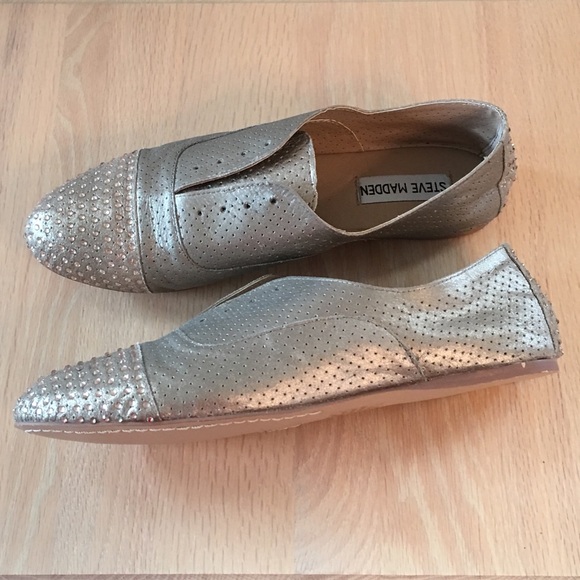 Steve Madden | Shoes | Tudors Dusty Silver Leather Upper Flat Sneaker ...
